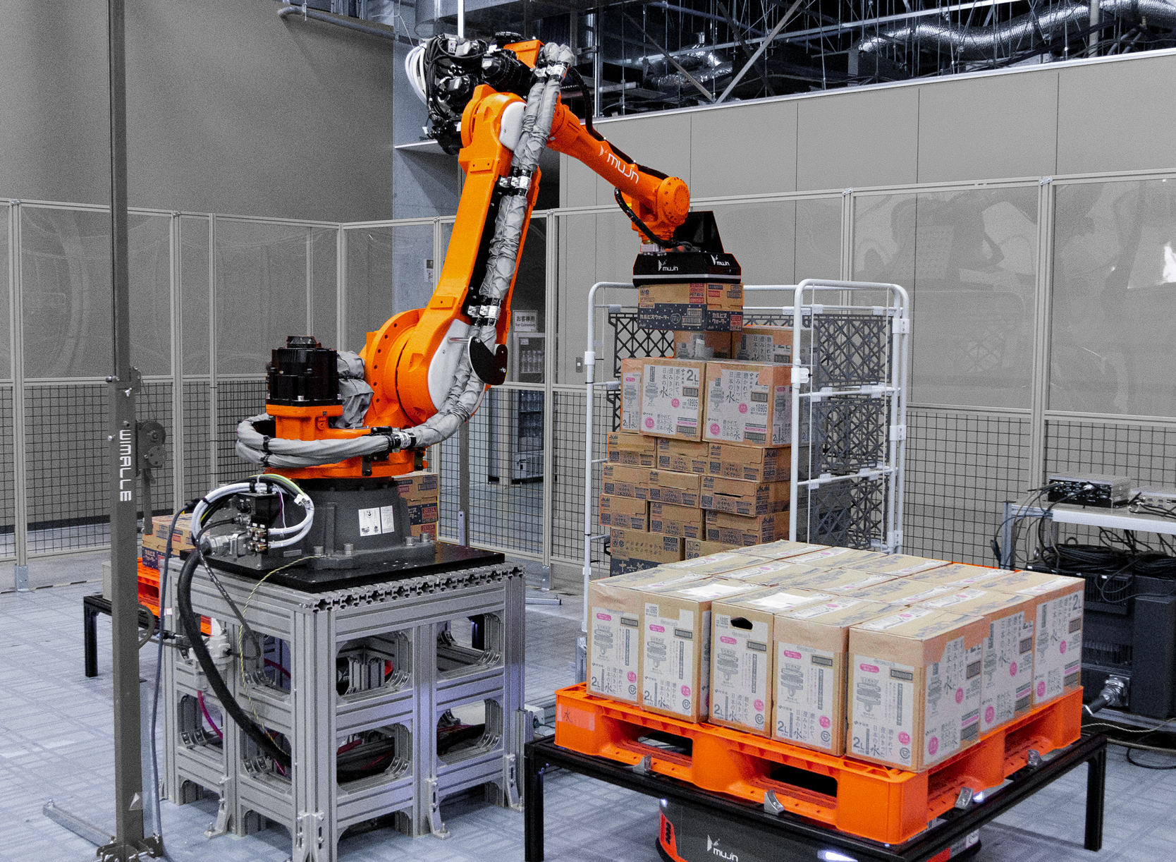 知能ロボット・AGVがセットになった「特売品積み付けパッケージ」をリリース | 株式会社Mujin